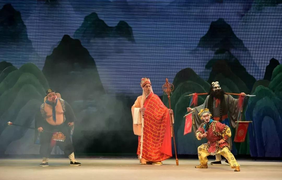 Peking Opera "Monkey Wukong Three Borrow Banana Fans" to see how the ...
