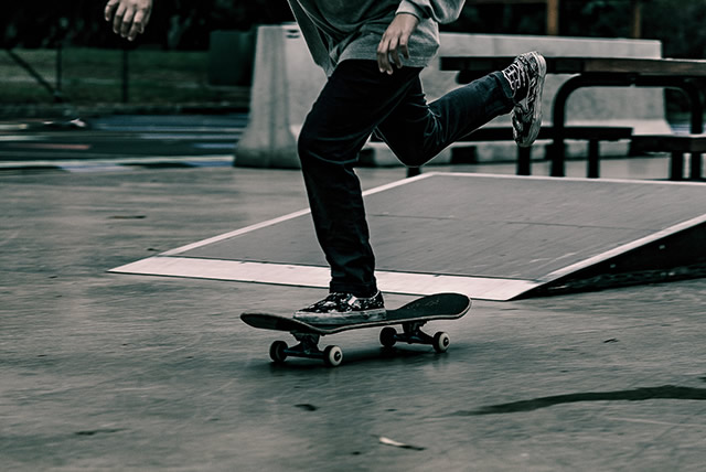 Skateboarding 20 basic movements teaching what are the skills of ...