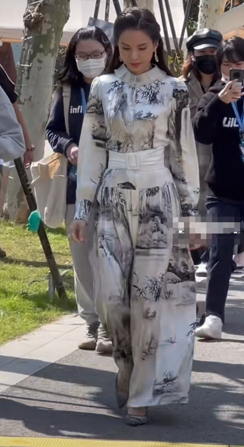 Li Ruotong still has his charm, 55 years old or a small waist, but he ...