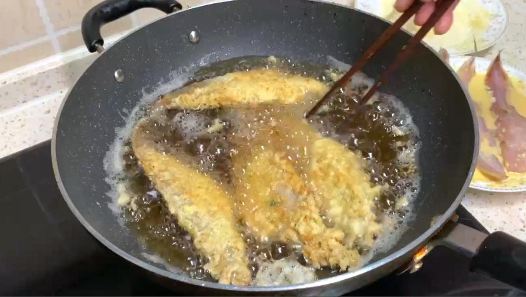 When frying fish, some people use starch and some people use flour?It's ...