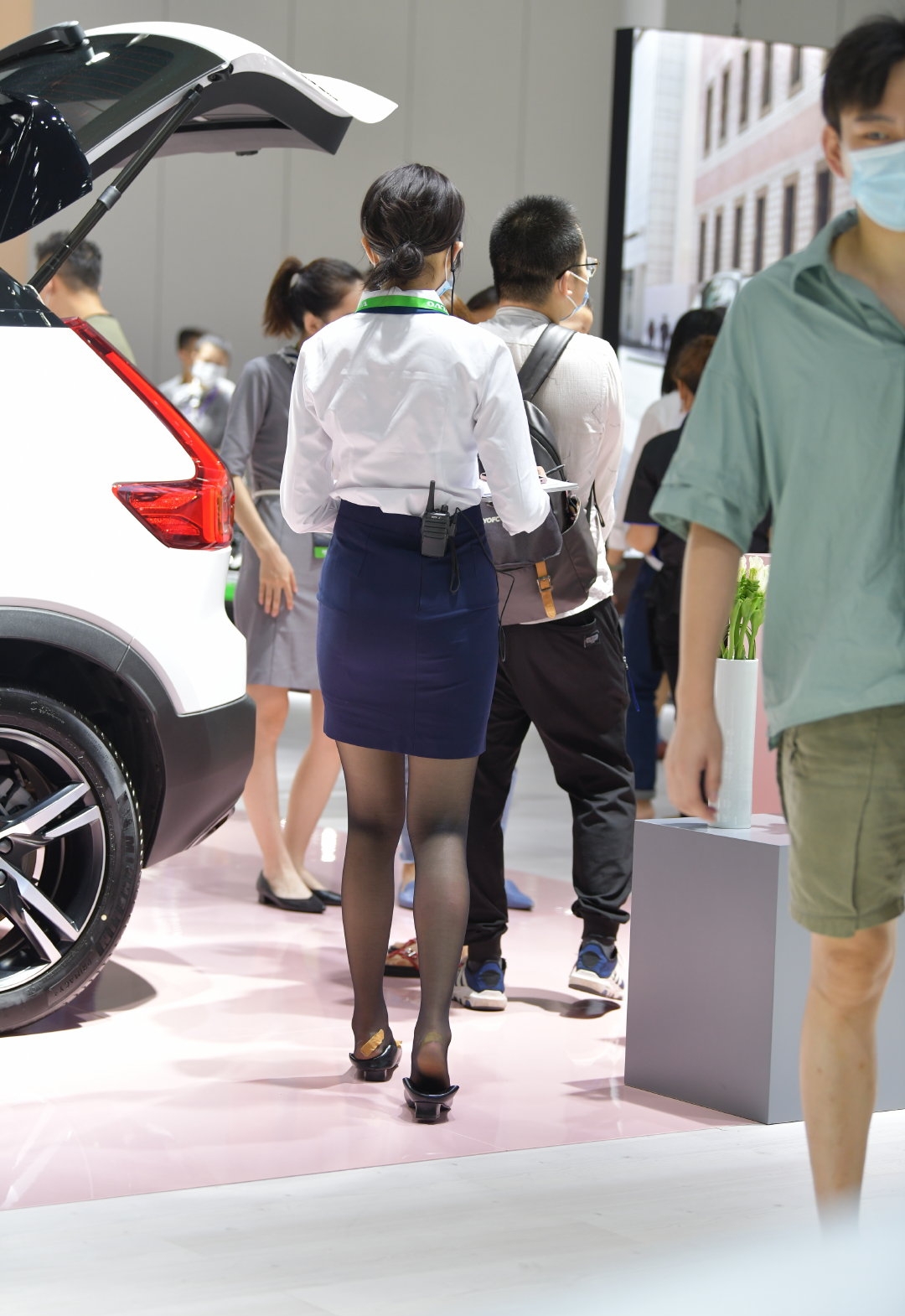 The fresh and sweet car show lady OL skirt is gentle and elegant, but ...