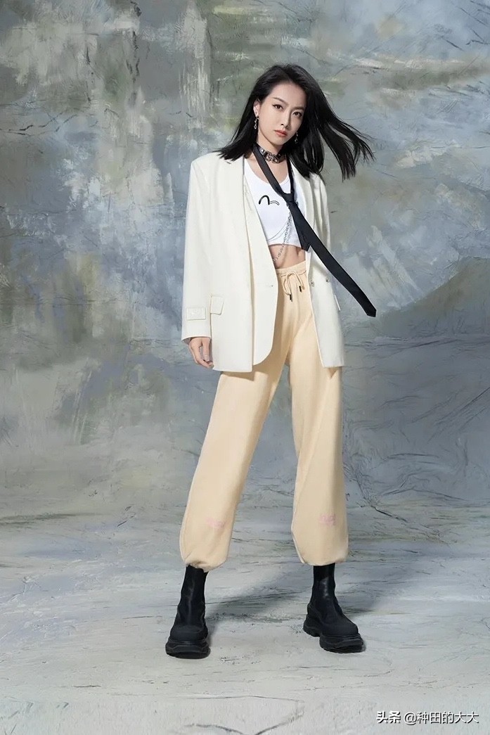 55-year-old Li Ruoxi also let go, boldly challenge "exposure", this is ...