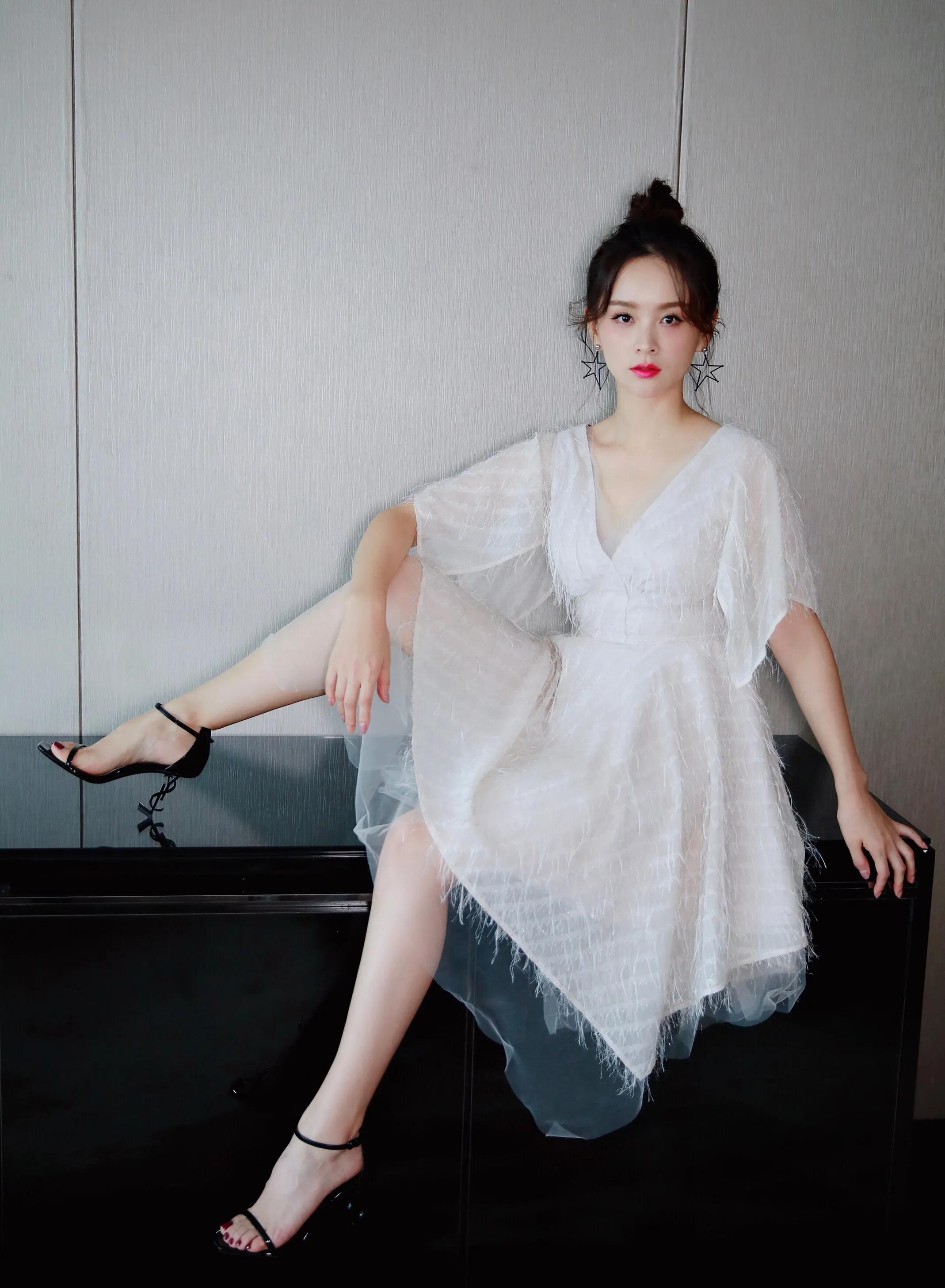 Stars: Deng Sha, Zhao Liying, Zhang Xinyu, Xu Jiaqi, Wen Yongshan - iNEWS