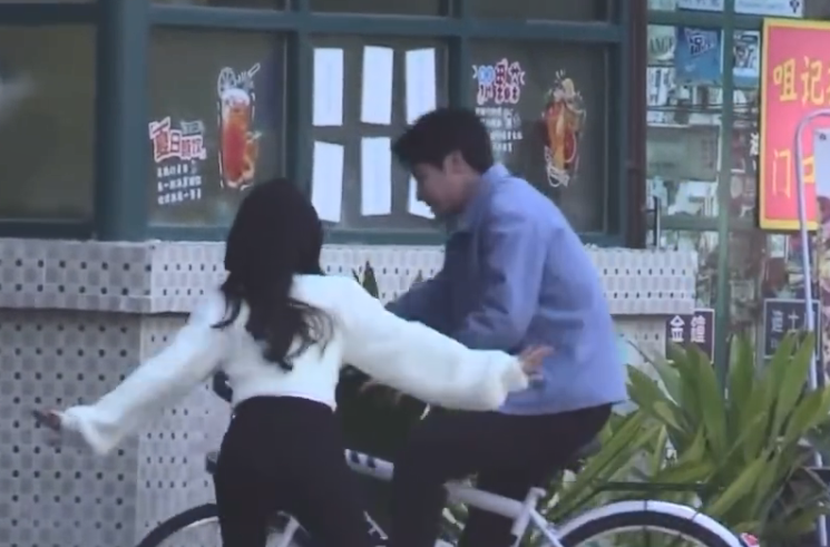 Ju Jingyi's modern drama exposes his shortcomings. The high-waisted ...