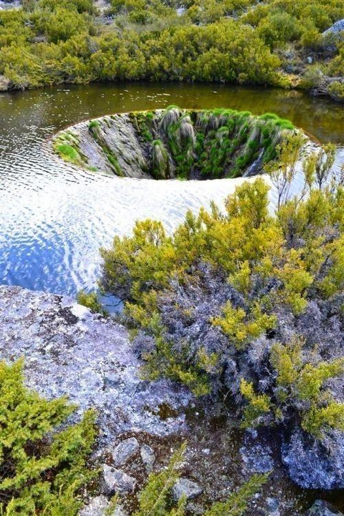 What is the mysterious "Earth Break Cave" in the Lake of Portugal ...