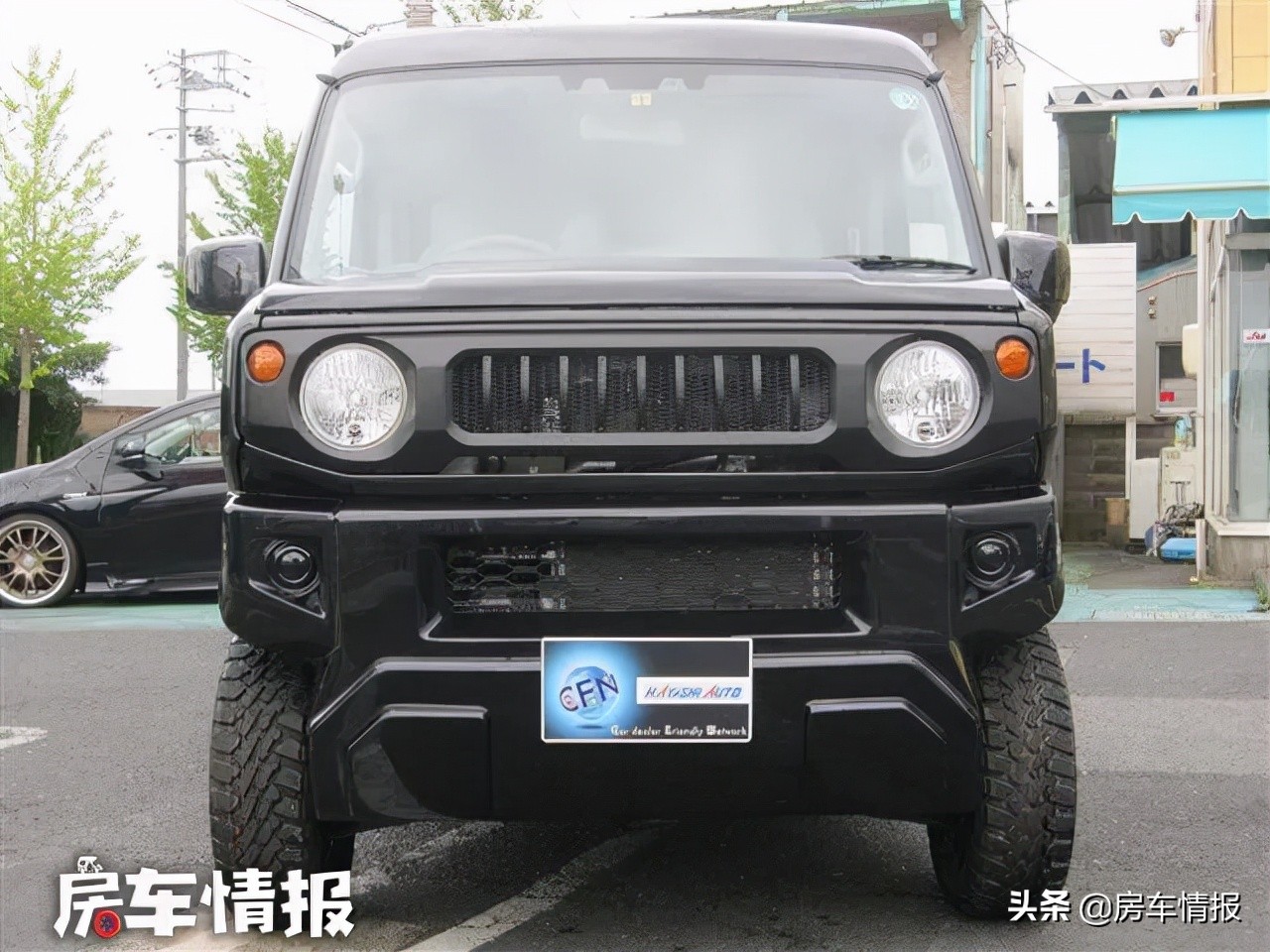 Nissan NV100 RV with four-wheel drive, with a large bed inside the mini ...