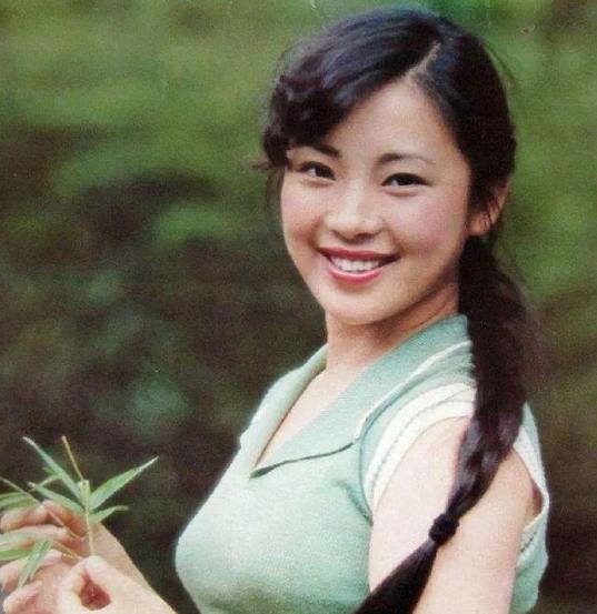 Abandoning the infatuated sister and licking dogs for 32 years, is Jet ...