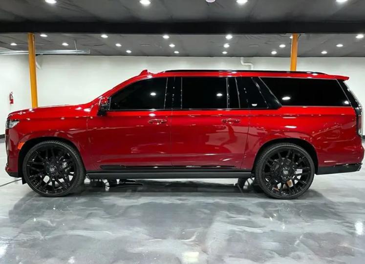 Real shot brand new long-wheelbase Escalade, with a length of over 5 ...