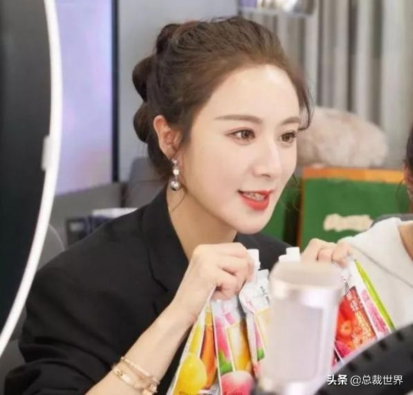 Wei Ya, earns 10 billion a year from live broadcasts and is known as ...