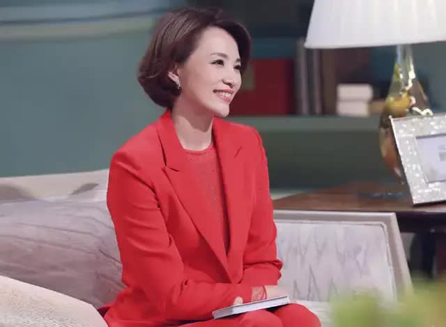 Dong Qing rarely attended the event without makeup, with sparse ...