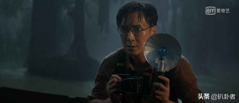 The heroine of "Water Monster 2: Black Woods" runs through the whole ...