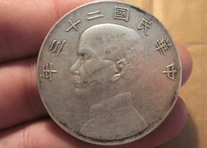 Three simple steps to quickly identify fake silver dollars cast by sand ...