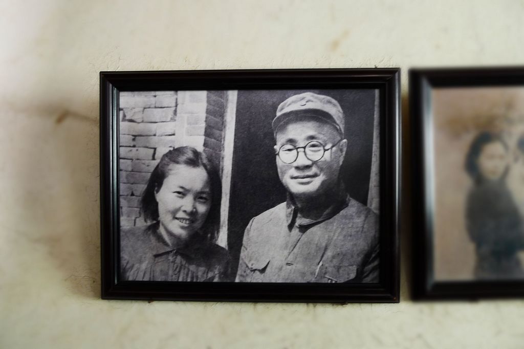 Married Liu Bocheng at the age of 19 and had 7 children. He took care ...