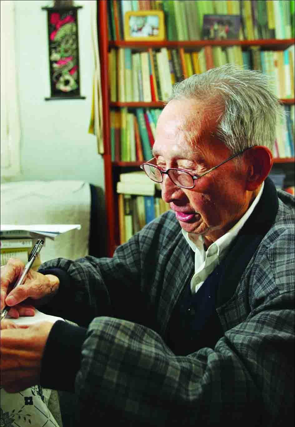 Jia Zhifang: He is a literary master but has been imprisoned four times ...