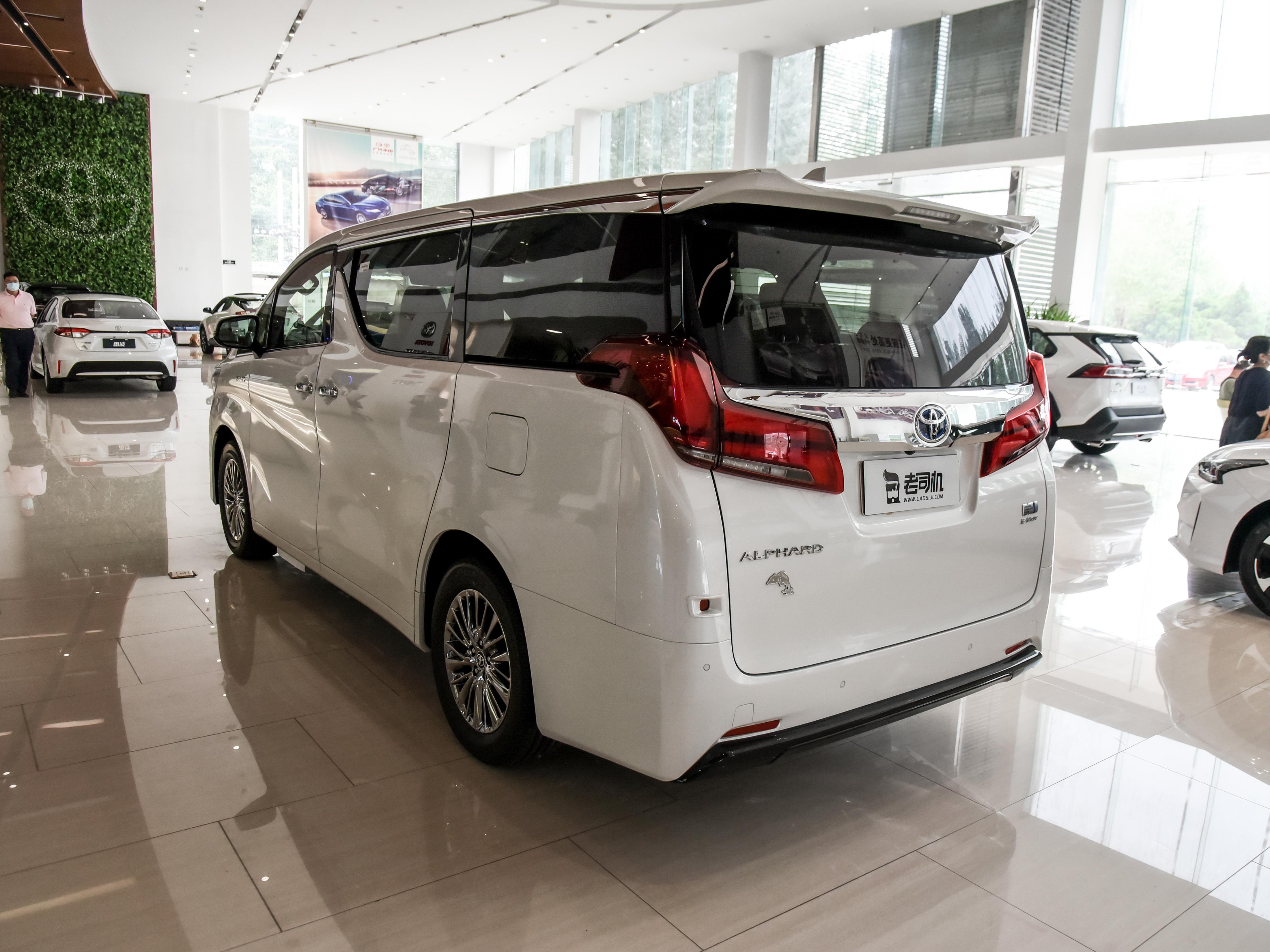 High-end large 7-seater MPV, super 1.9 meters, 4WD 7.1L fuel ...
