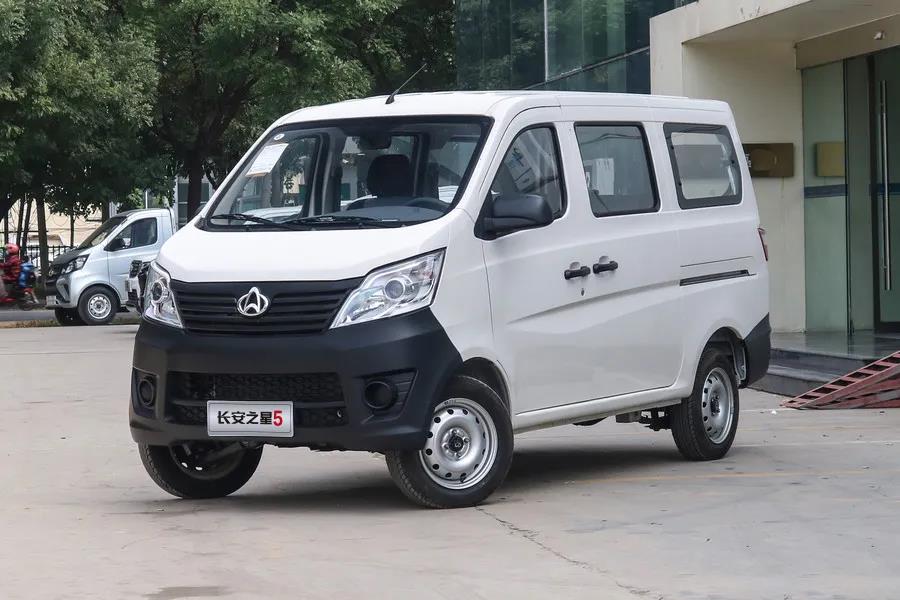 Changan Star 5 is full of power and large space - iNEWS