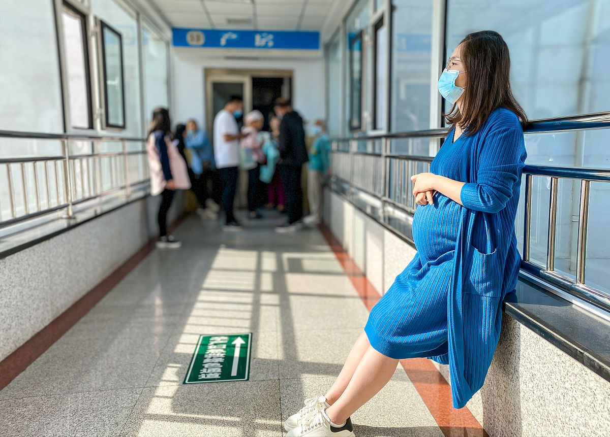 Hu Xinger's 8-month pregnant belly, the belly, the belly is good, the ...