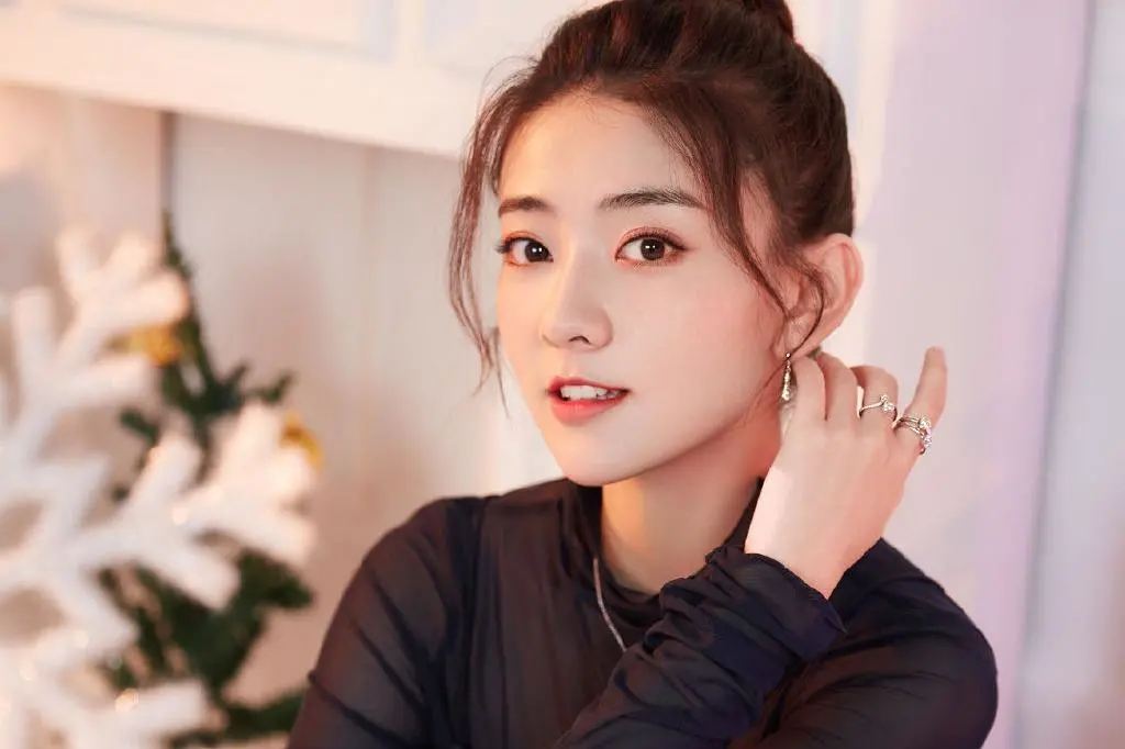 Little gossip, Han Geng, Zhang Xincheng, Liang Jie, Zhang Xinyu, Xuan ...