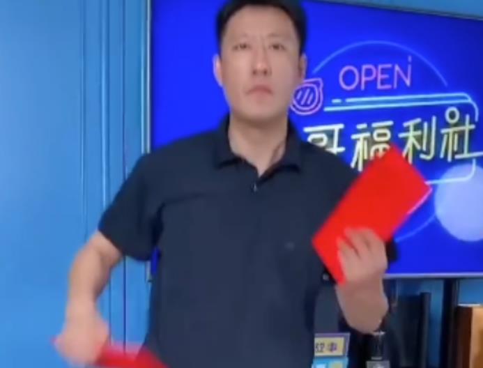 After Gazi sold alcohol, Yu Zhen sold Erguotou in the live broadcast ...
