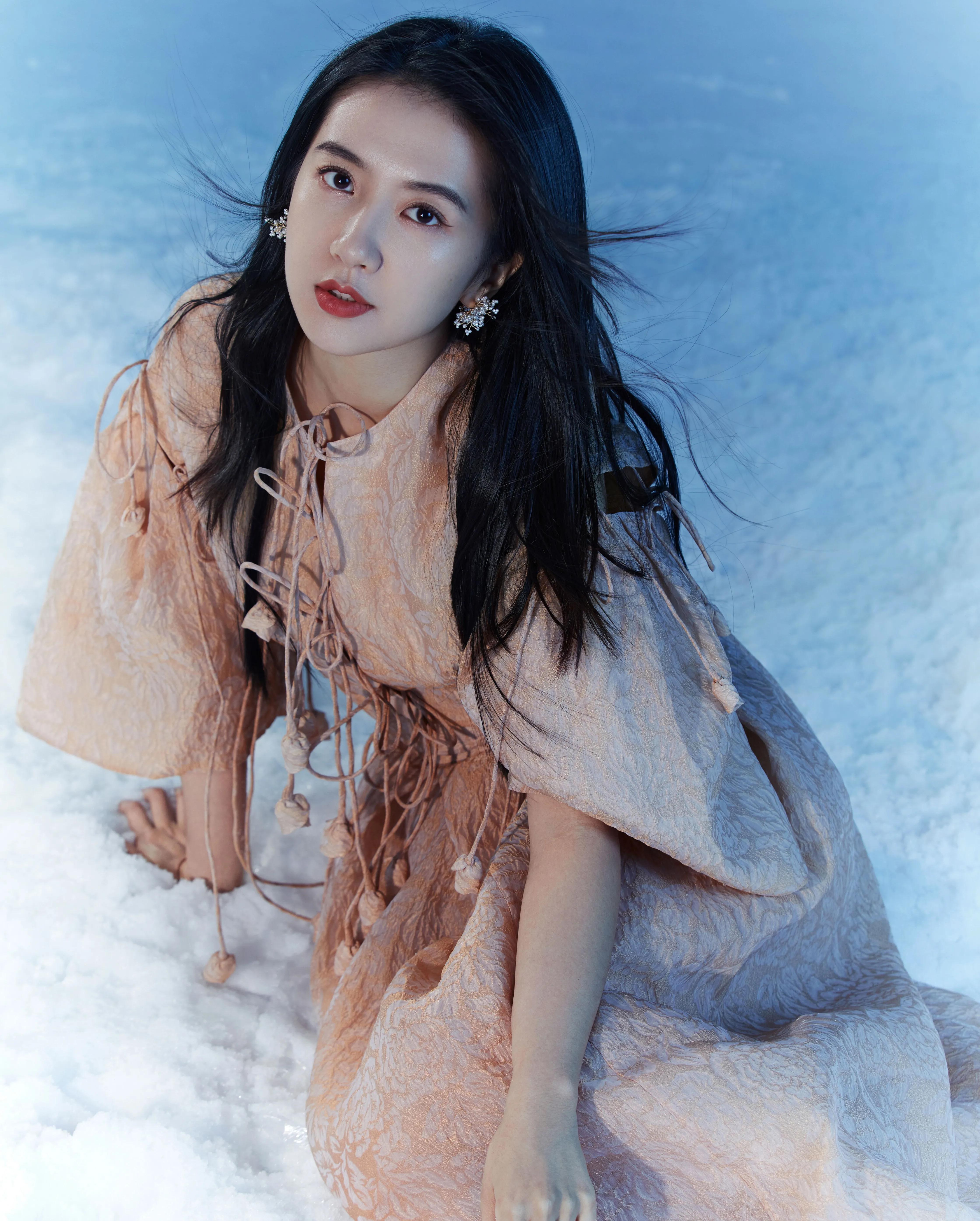 Interpreting a Thousand Faces of Life Xu Lingyue - iNEWS