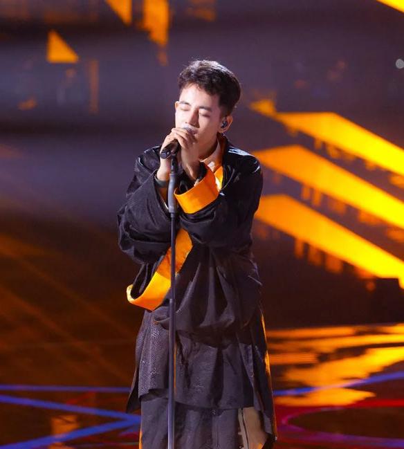 With a Cantonese song by Wu Keyue, only Wang Robb was eliminated by a ...