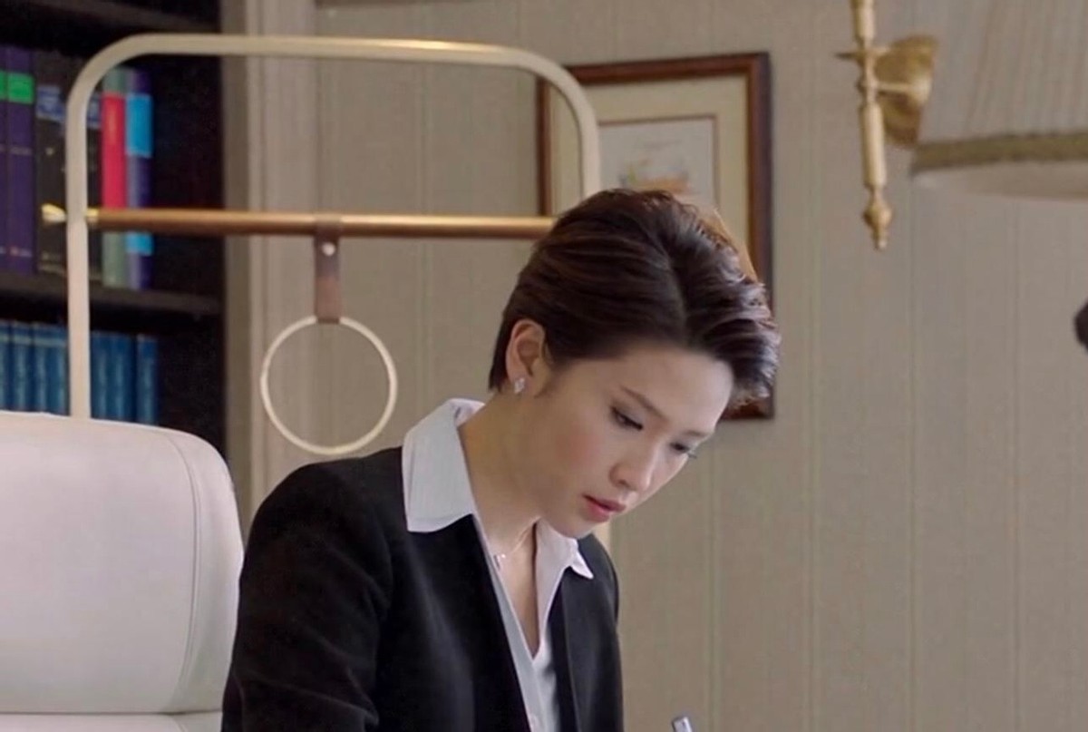 TVB "The Case Against the Heavens" Jiang Zuman as an elite lawyer, and ...