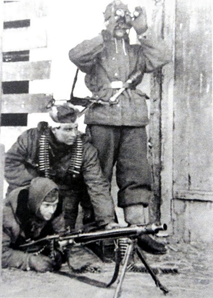 MG42 machine gun of German light weapons of World War II - iNEWS