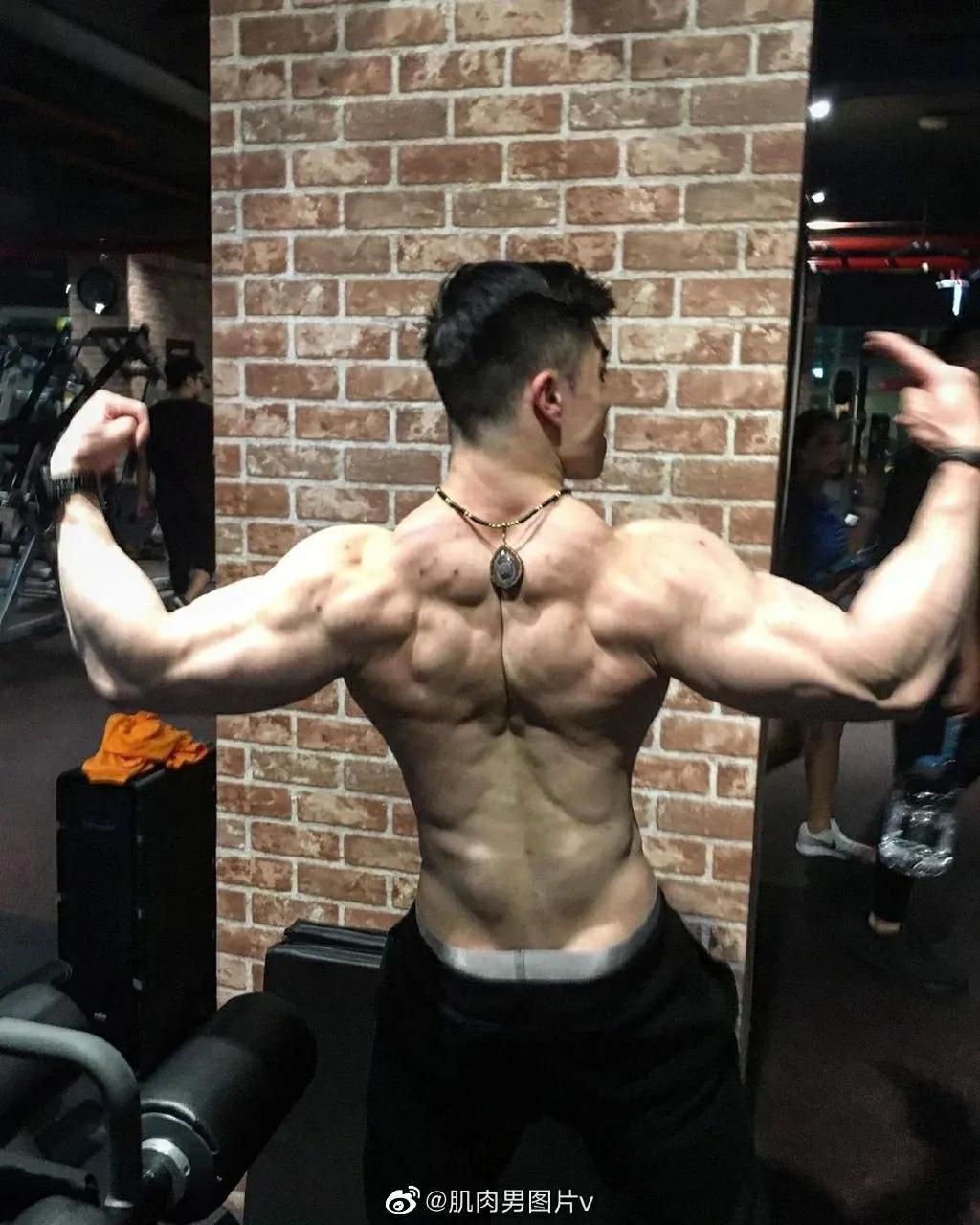 Taipei bodybuilding star Ye Chongyong - iNEWS