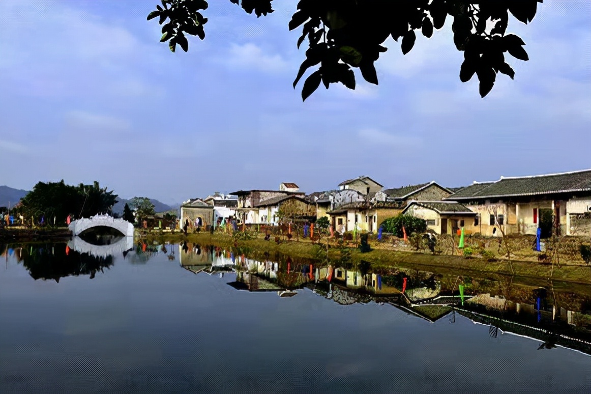 Towers and Qiongyu are everywhere, this scene should only be in the sky ...