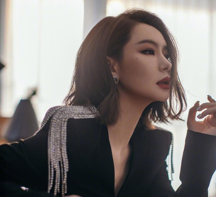 Qi Wei has short hair and finishing work photos, and the royal sister ...