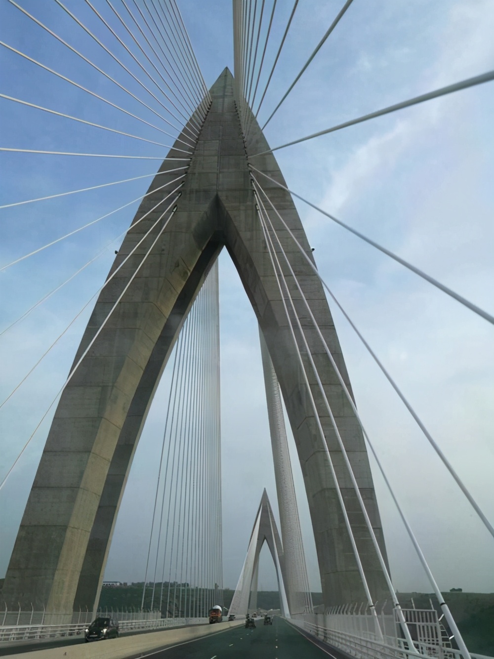The first cable-stayed bridge in Africa!China took 6 years to build ...