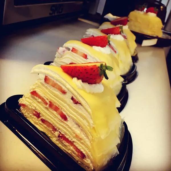 The expensive durian layer cake outside can be made in a pan at home ...