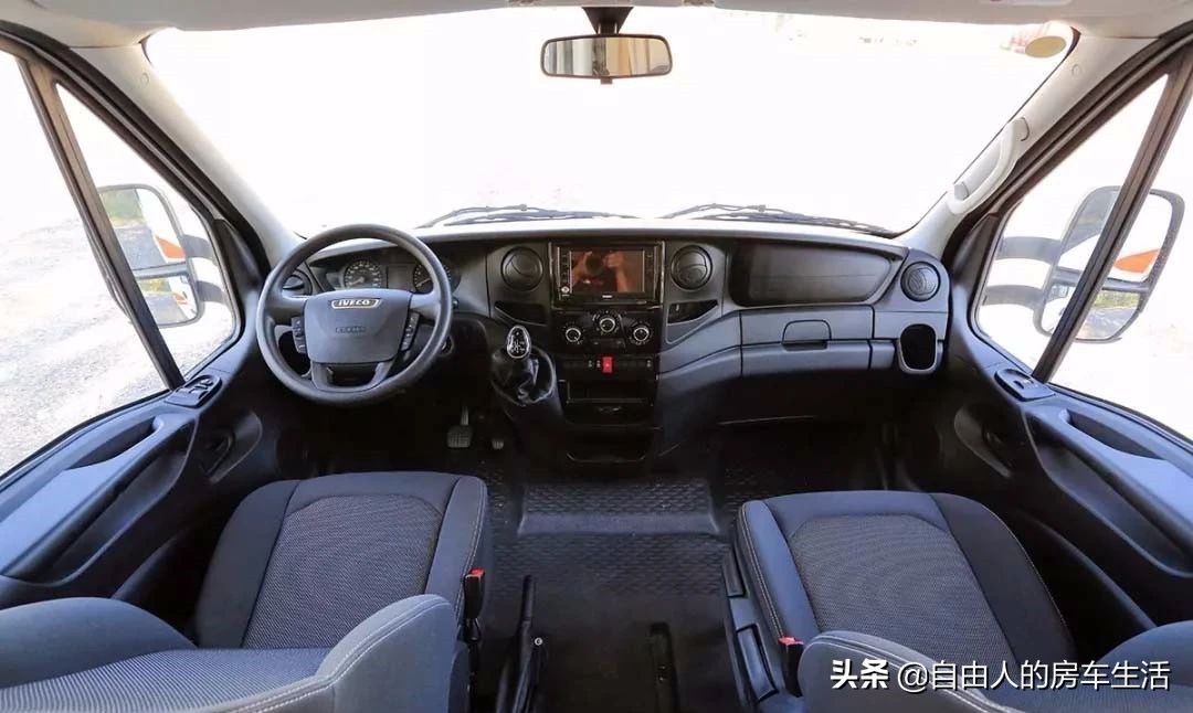 Seravi RV—National VI 3.0T+8AT - iNEWS