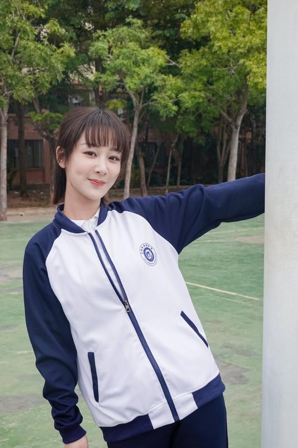 Popular actresses wear school uniforms, Zhao Liying is agile, Yang Zi ...