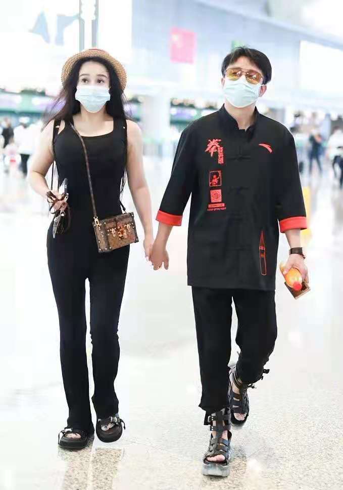 Ran Yingying and Zou Shiming showed up at the airport, and their proud ...