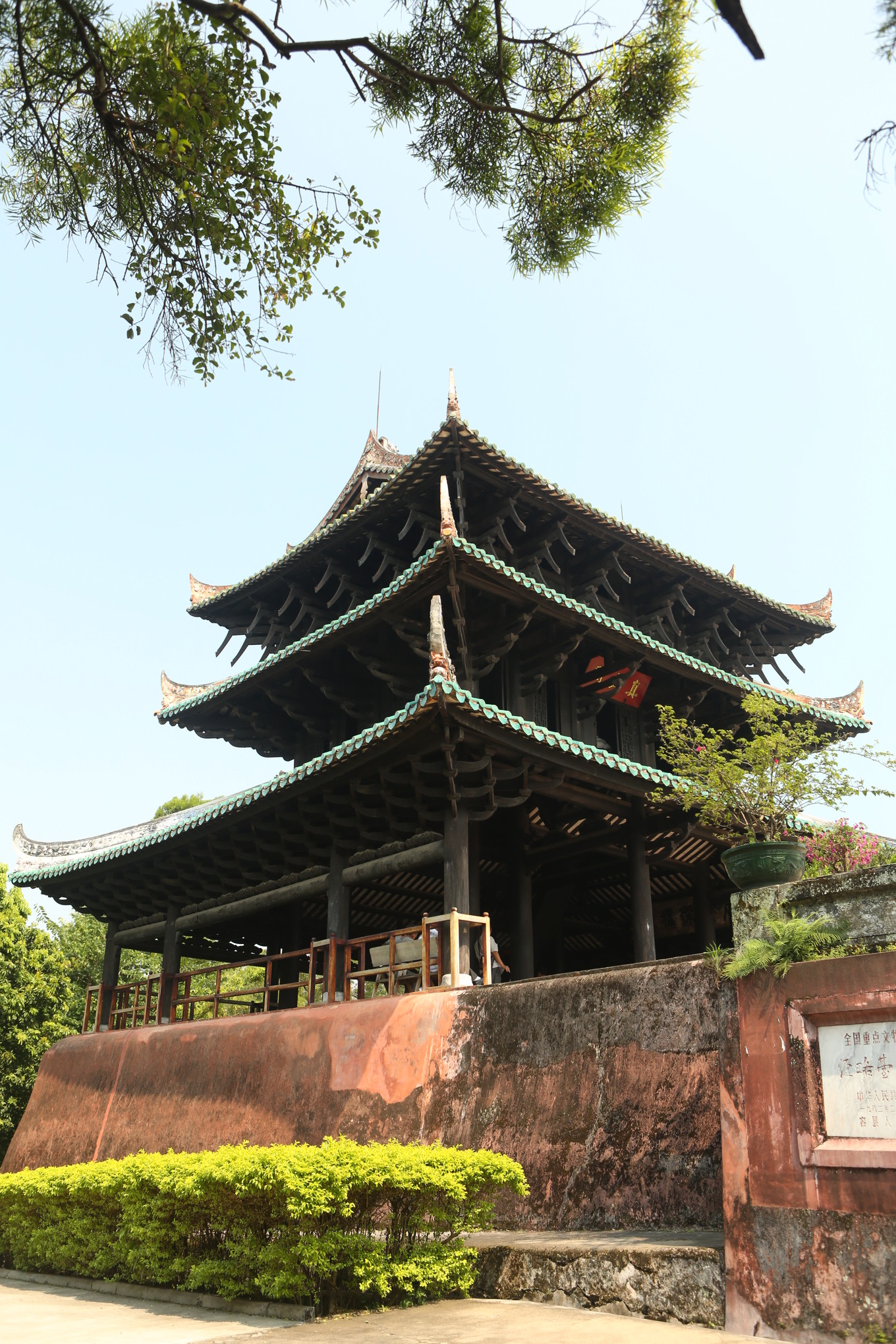 The four pillars of Zhenwu Pavilion are suspended, but they can stand ...
