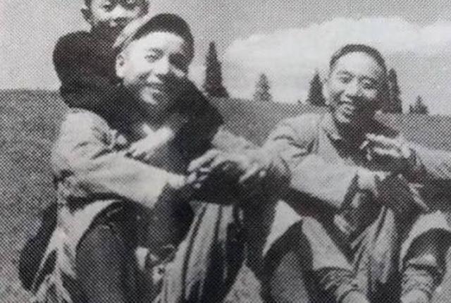 Luo Ronghuan was in charge of the work in 1955. Some people asked him ...