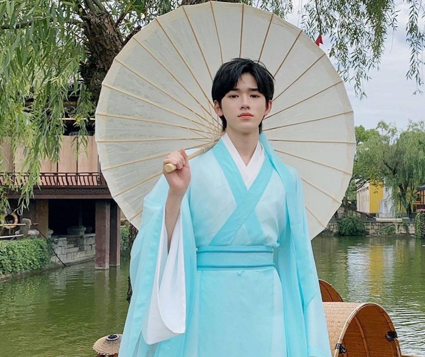 "Cute Detective" Cos White Snake Biography, baby Huang Shengyi super ...