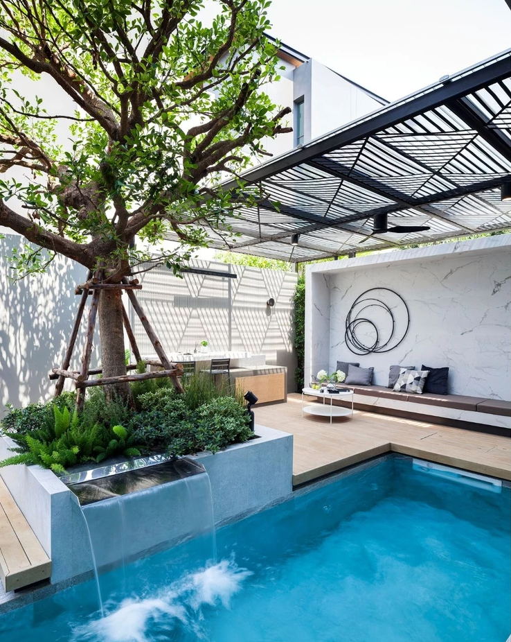 Courtyard design: an area of 60 square meters makes an effect of 200 ...