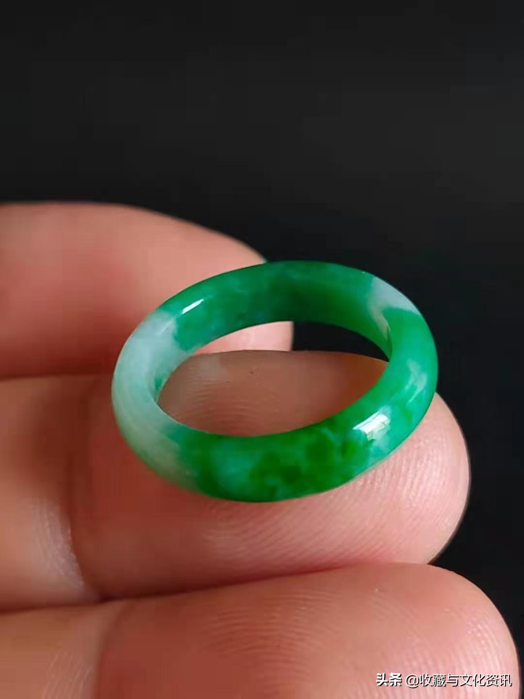 Appreciation of Qing Dynasty Jade Ring - iNEWS
