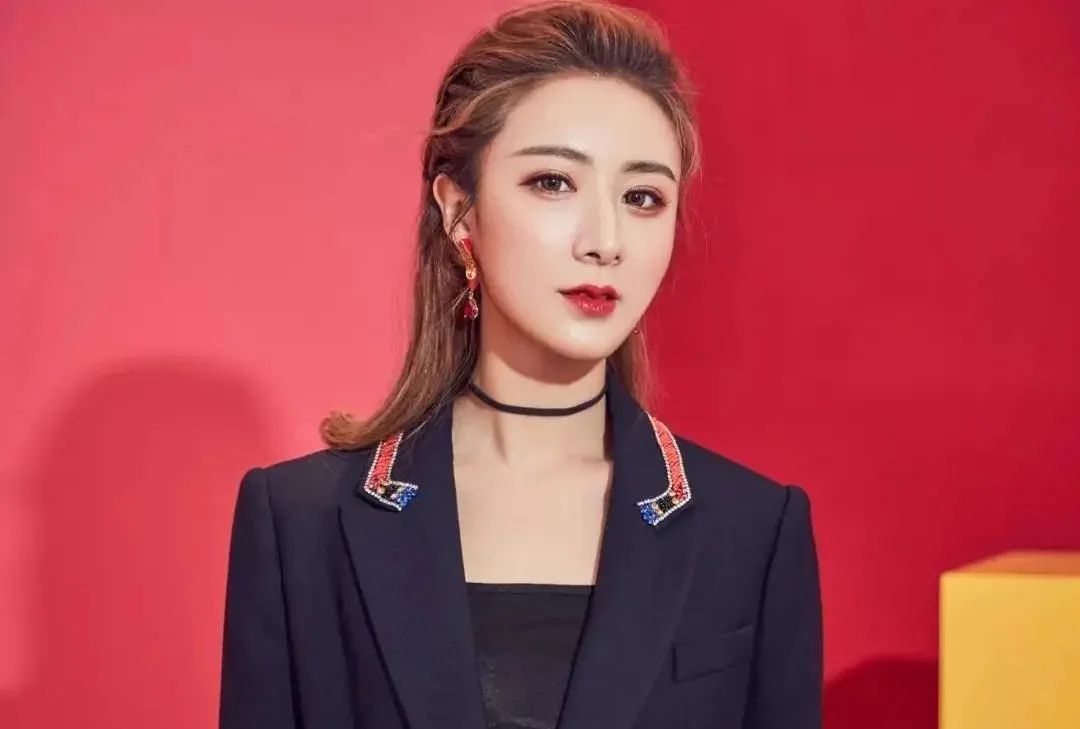 35 years old earning 2 billion, the man behind Wei Ya is definitely not ...