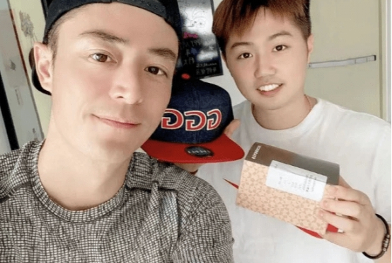 Netizens posted a photo with Huo Jianhua, Ruby Lin appeared without ...