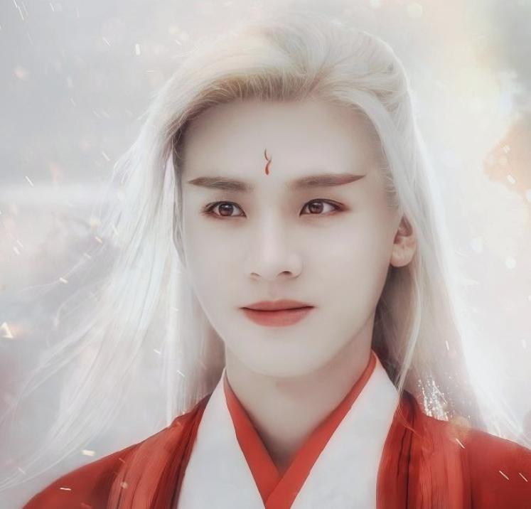 I thought that the actor with white hair was like Gong Jun, but when he ...