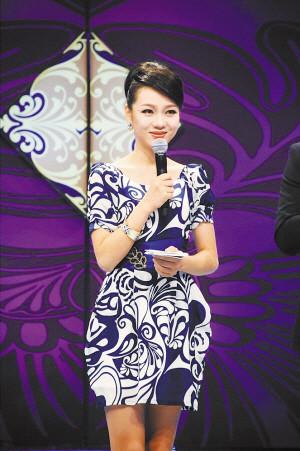 Zhou Qun, "One Sister" of Anhui Satellite TV, two people on stage and ...