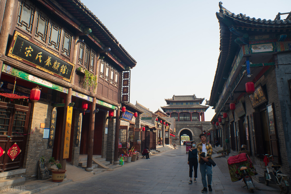 Yongnian Guangfu Ancient City: Blue water and blue sky, high and low ...