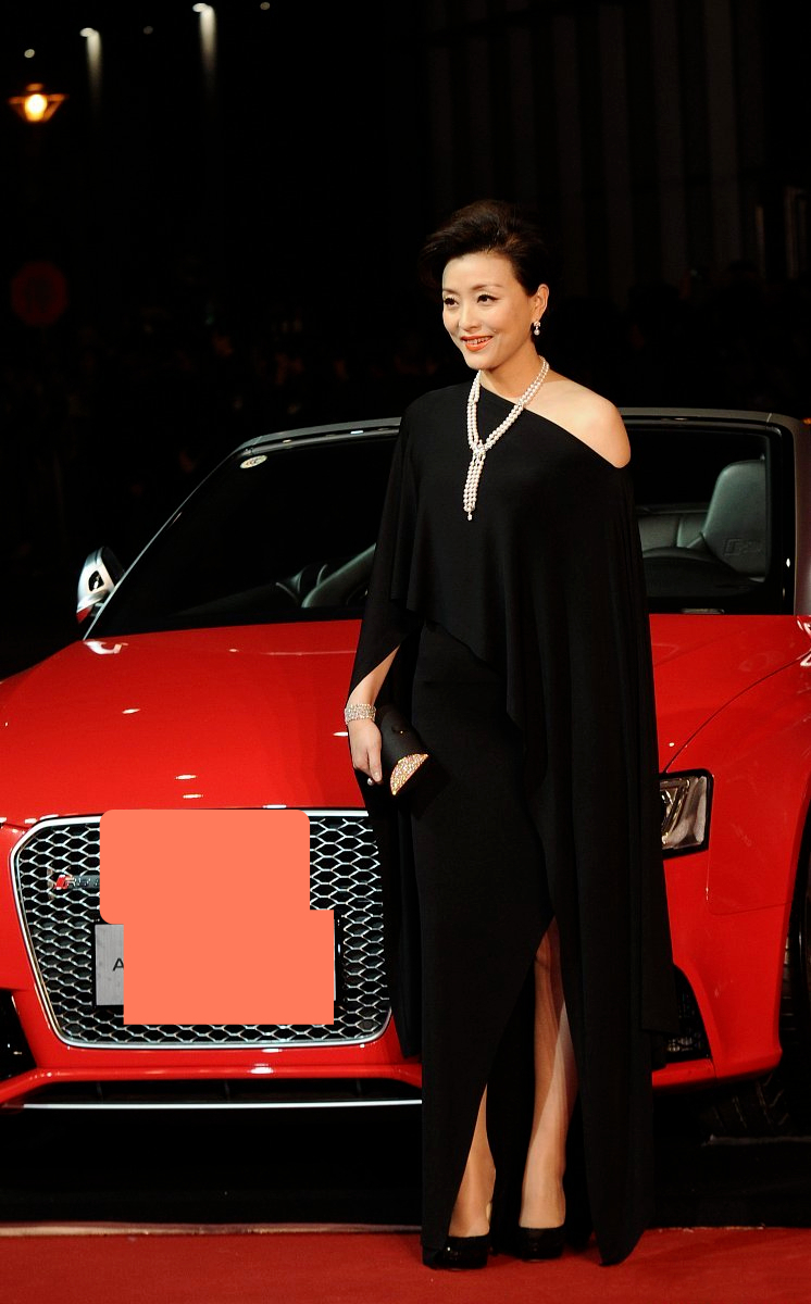 Yang Lan: She has a poem and book style in her belly, and she wears a ...