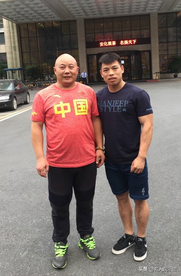 Weightlifting champion Chen Lijun. Before winning the championship, his ...