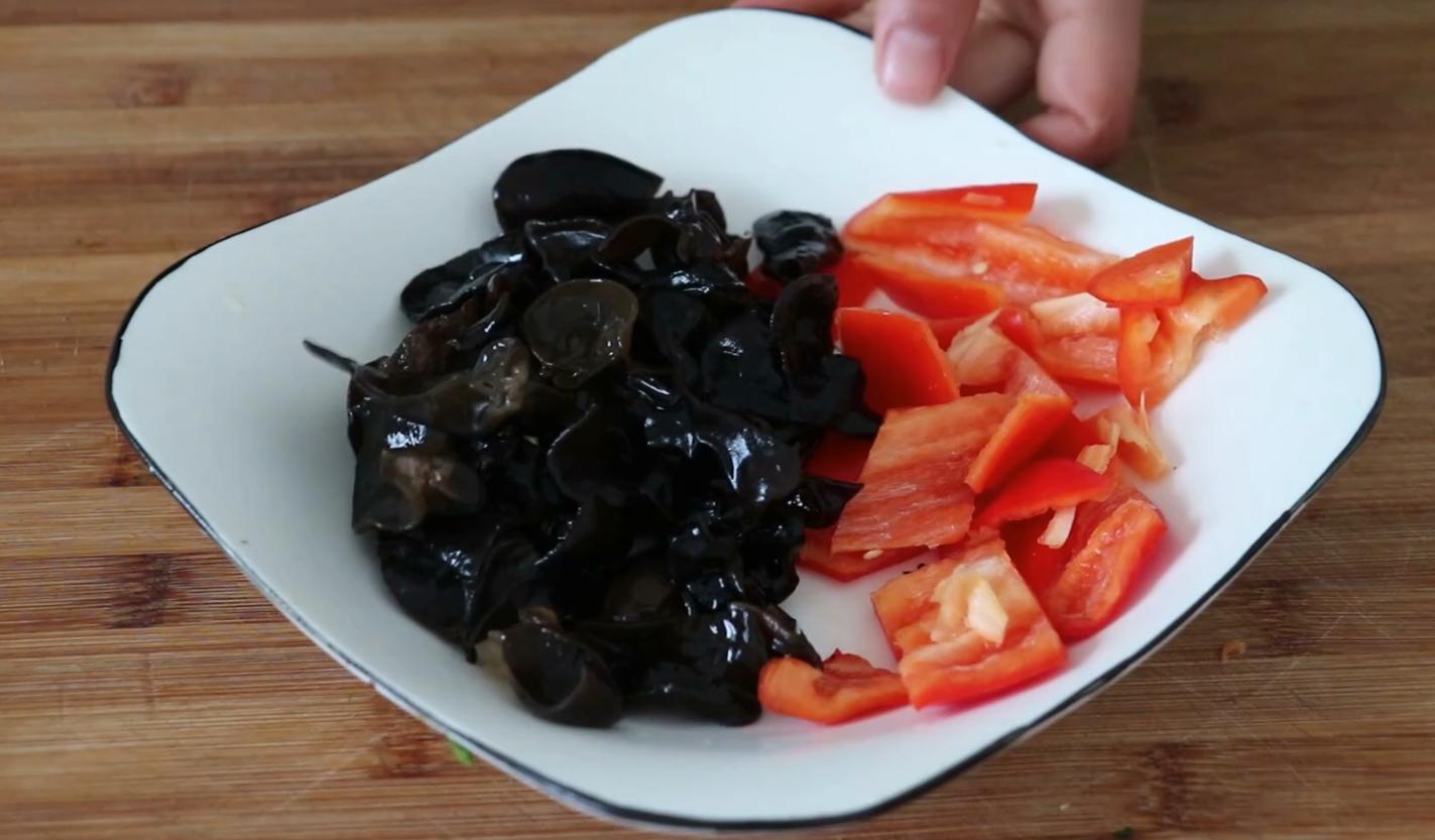 The chef teaches you how to eat fresh garlic moss, appetizer and meal ...