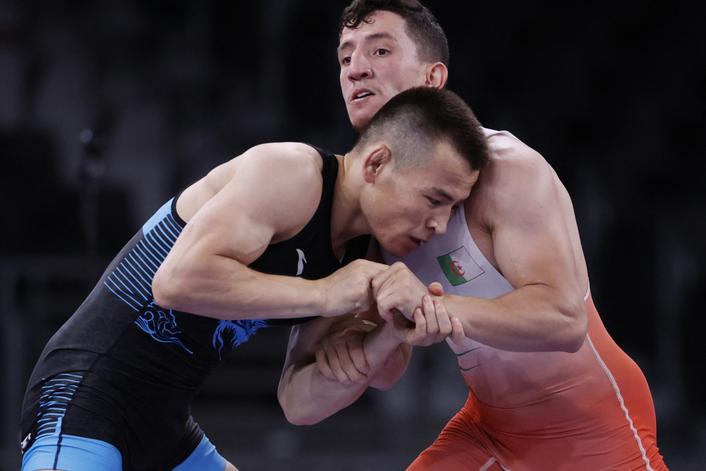 Almost "killed" by the referee!Chinese wrestling version of the letter ...