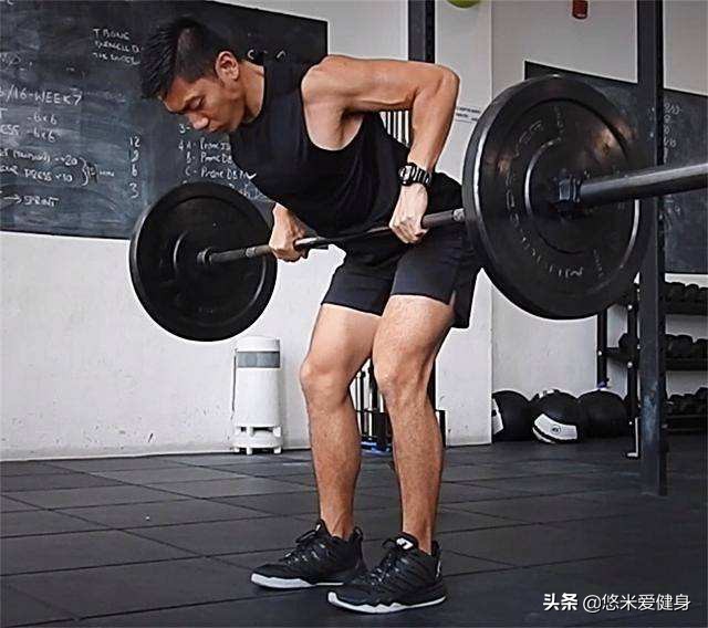 Focusing on the entire back muscles, intensive training 6 movements ...